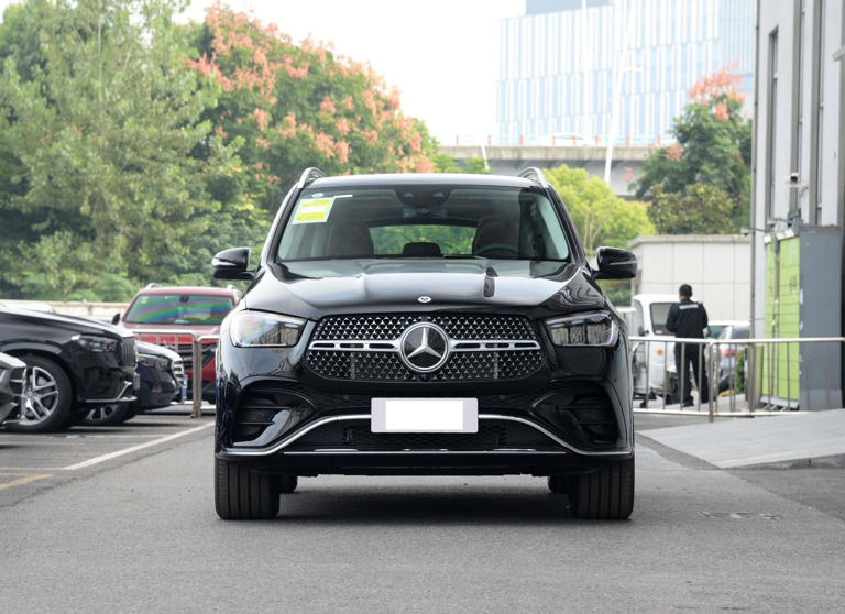 配双12.3英寸一体大屏，还搭载2.0T+48V轻混