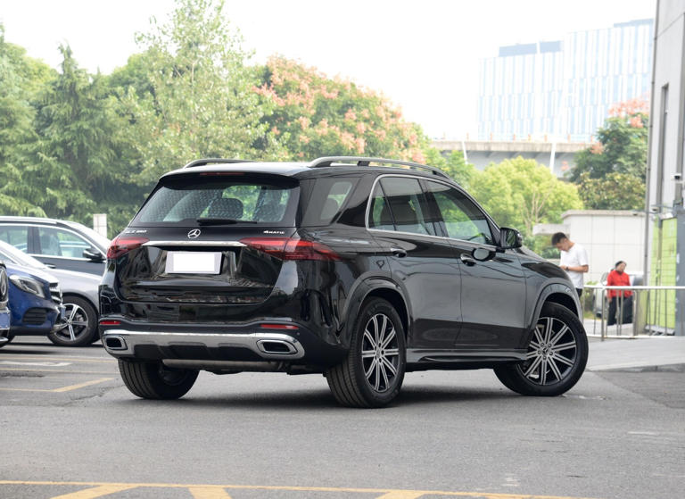 配双12.3英寸一体大屏，还搭载2.0T+48V轻混