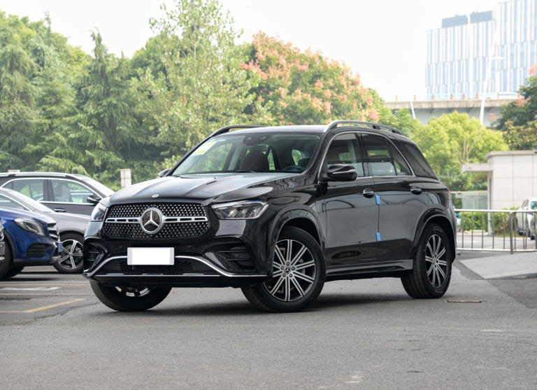 配双12.3英寸一体大屏，还搭载2.0T+48V轻混