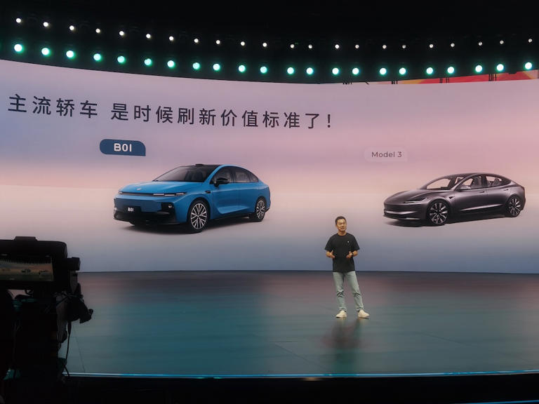 8.98 万元的 B01，零跑推了一辆「半价 Model3」！