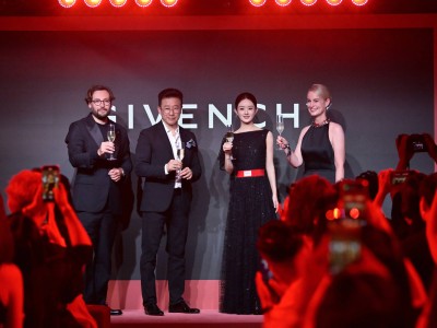 大牌美妆香氛抢滩中国，新品首发首店齐上阵升级夏日消费体验