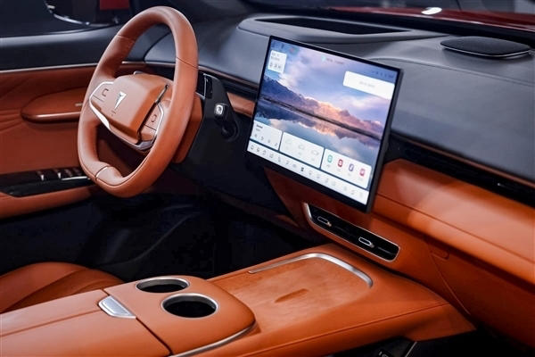 深蓝S05超长续航版发布：纯电续航620km 15分钟充至80%