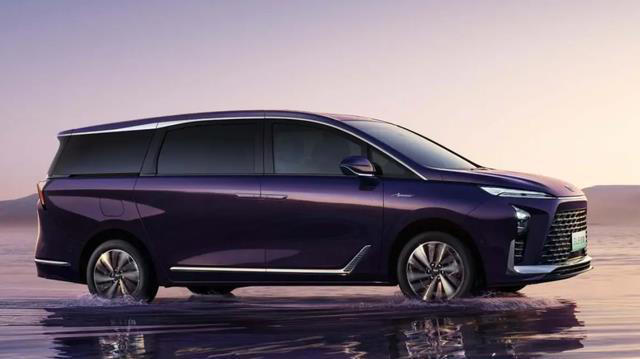 纯电续航202km，新款别克GL8陆尊PHEV官图发布，搭载1.5T插电混动