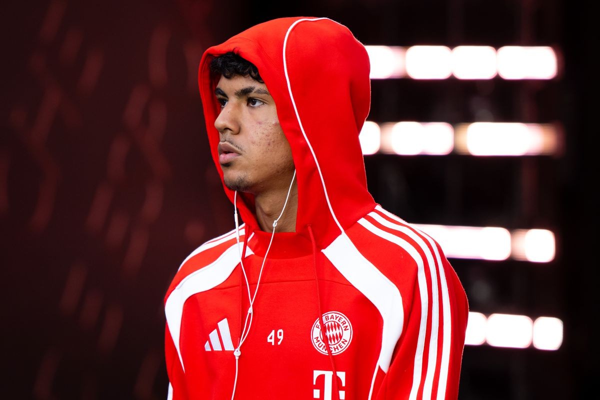 图片报：阿兹努已申请转会，对孔帕尼给他更多机会不抱希望