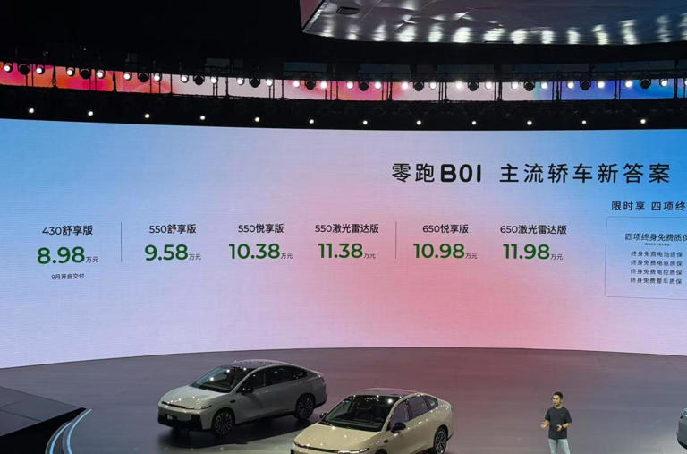 顶配只卖同级入门价？零跑B01是小鹏MONA M03劲敌？