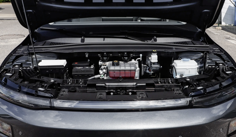 零跑B01 8.98万起售：6款配置车型究竟该如何选择？