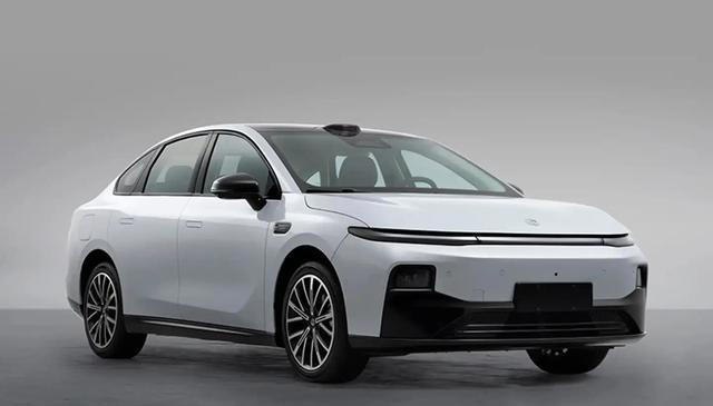 零跑B01 8.98万起售：6款配置车型究竟该如何选择？