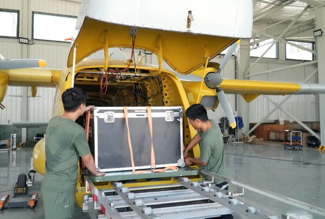 我国彩虹-YH1000 无人物流机成功完成重庆复杂地形载货验证飞行