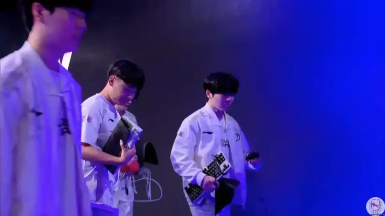 LPL：FPX爆冷零封IG！赛前谁能想到是他们的2比0？