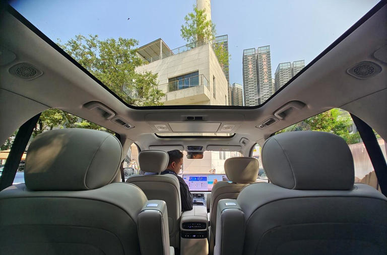 买大六座再也不内耗，AI科技大六座旗舰SUV吉利银河M9来了