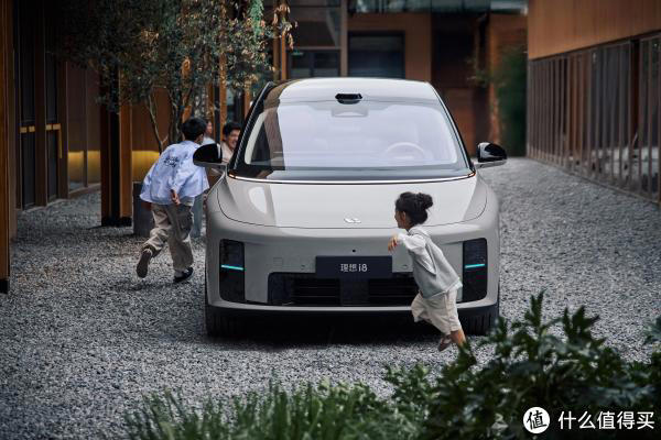 32.18万的理想i8，掀不了桌子！