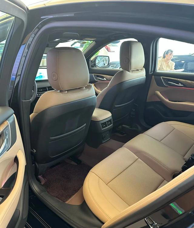 凯迪拉克CT5也“挺不住”了！近30万降到18.59万，标配2.0T+10AT