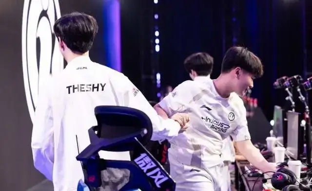 LOL：IG零封AL后，丹尼谈Tabe的BP：Taba选什么，我都能全猜到