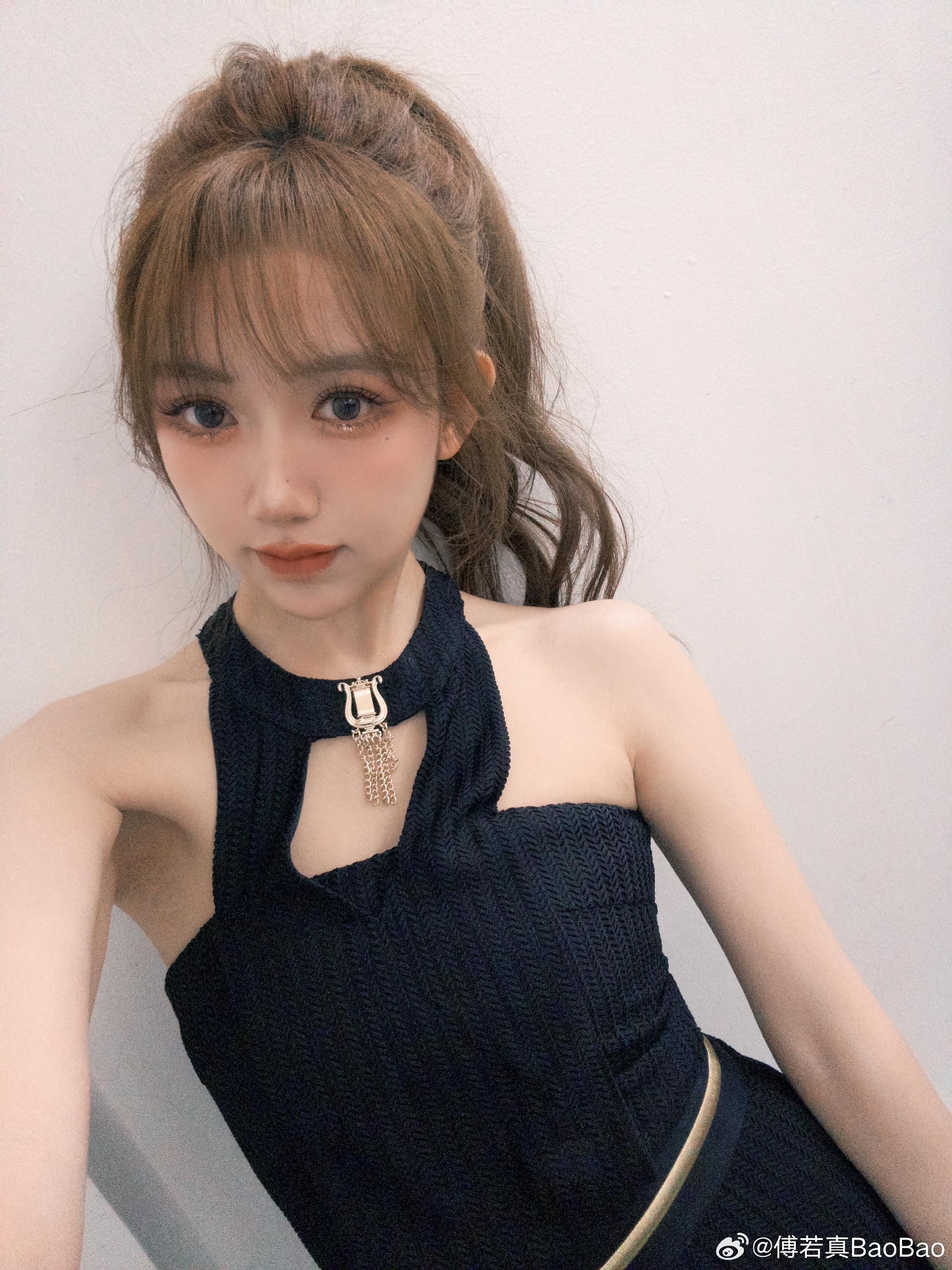 LPL主持BaoBao晒照：秋天快乐，明后天都见