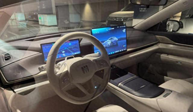 别克至境L7内饰曝光，配大尺寸HUD显示，纯电续航302公里