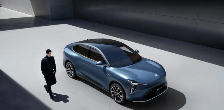 450km纯电续航／自带“超充桩”，新一代智己LS6预售20.99万起