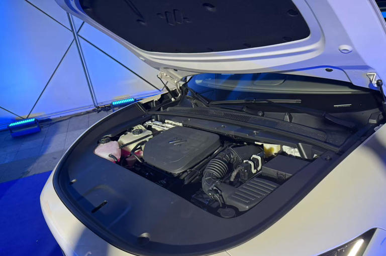 450km纯电续航／自带“超充桩”，新一代智己LS6预售20.99万起