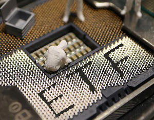 OpenAI筹划万亿级AI基建，科创AIETF半日涨4.78%