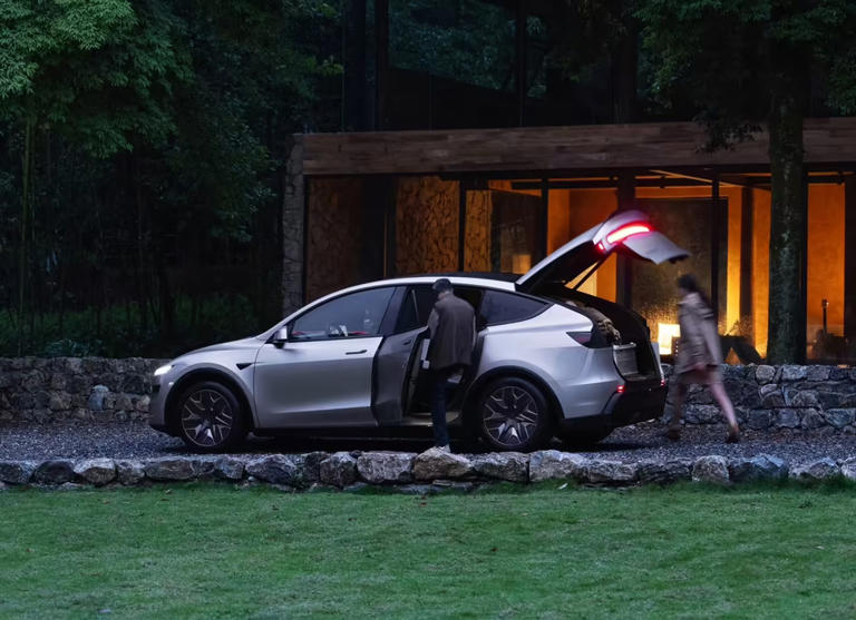 特斯拉 Model Y L 正式上市：六座布局、续航 751 公里，33.9 万元起