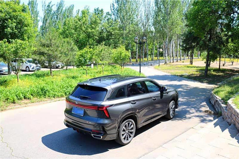 10万预算买家用SUV！瑞虎8 PRO和长安CS75 PLUS，选谁？