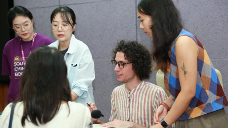 专访意大利青年作家亚历：你可以说我写的是“老外文学”，但我不想只是“老外”