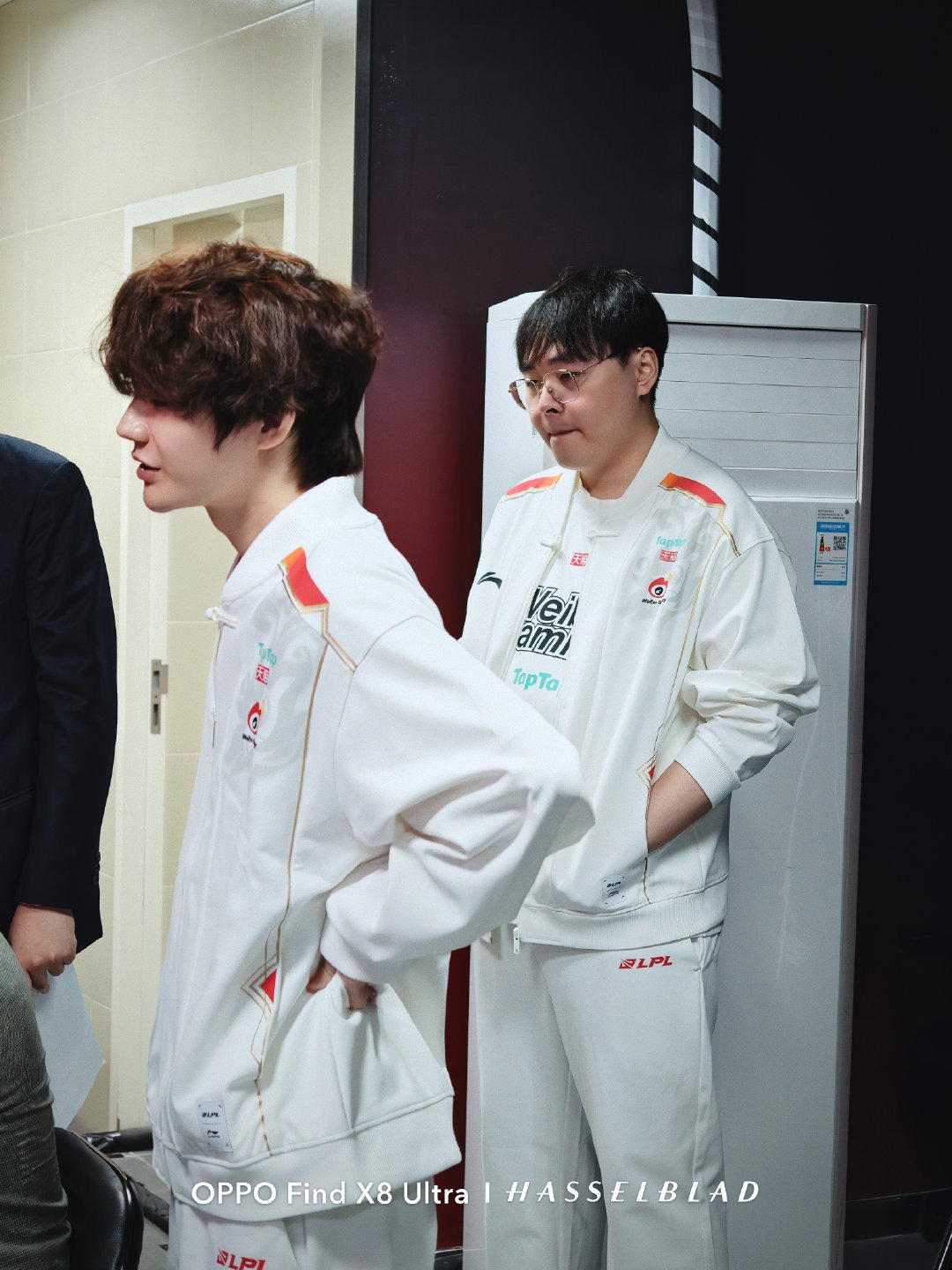 LPL官方晒Crisp照片：青松志伴行，赛场继续加油，生日快乐