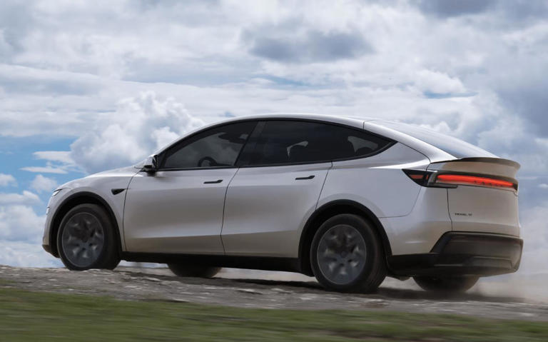 33.9万元起！特斯拉Model YL开售，标配四驱+751km续航！