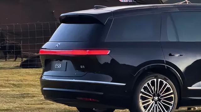 蔚来ES8彻底换代！车长5280mm，配900V平台+3激光雷达，参数拉满