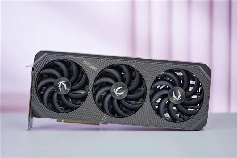 索泰RTX 5090 D v2 24GB SOLID OC显卡评测