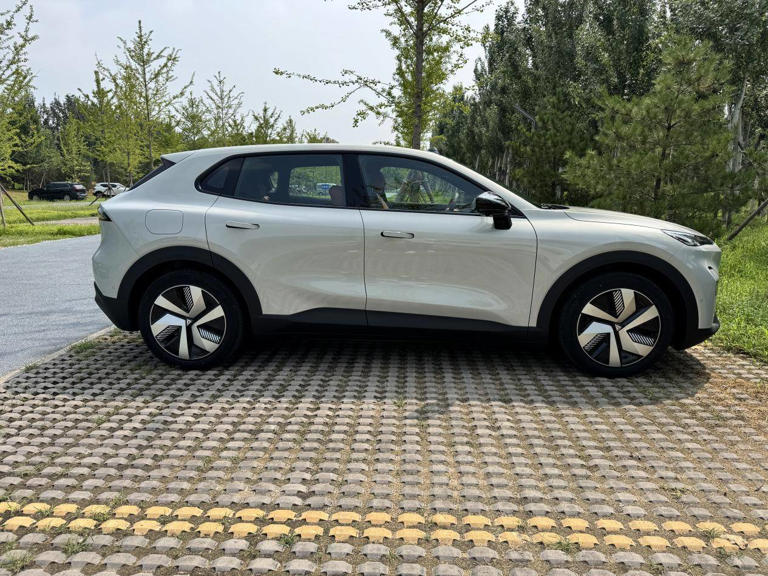 15万级纯电SUV对决，深蓝S05和银河E5谁更值得买？看这四点买不亏