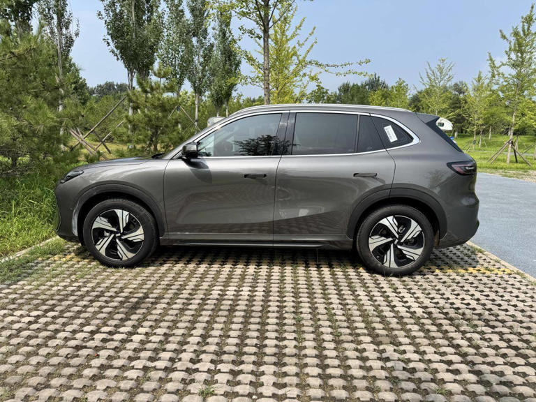 15万级纯电SUV对决，深蓝S05和银河E5谁更值得买？看这四点买不亏