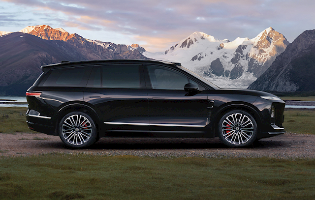 最能装的大三排SUV！全新蔚来ES8前后备箱空间777升 比两个同级竞品之和还大