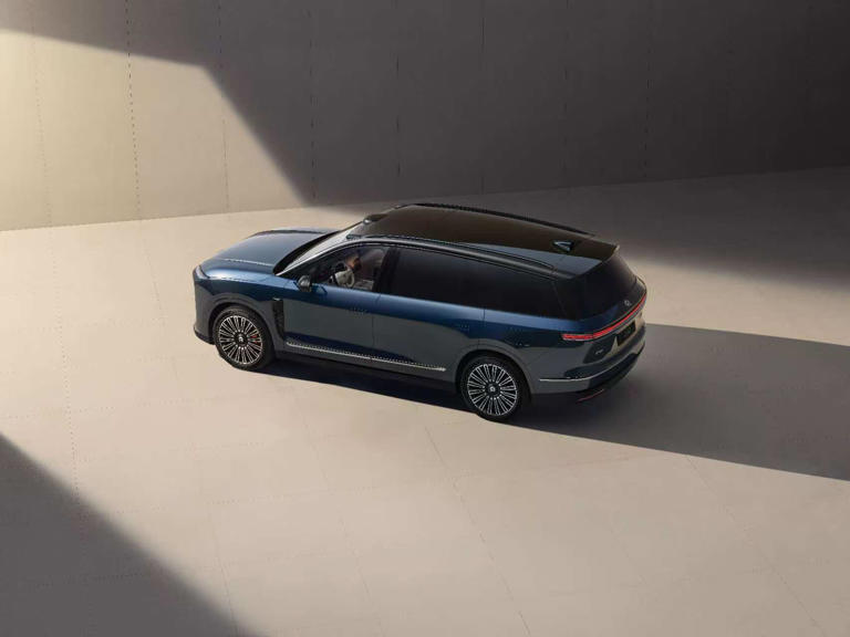 蔚来全新ES8首发预售，价格41.68万起，9月下旬正式上市并交付