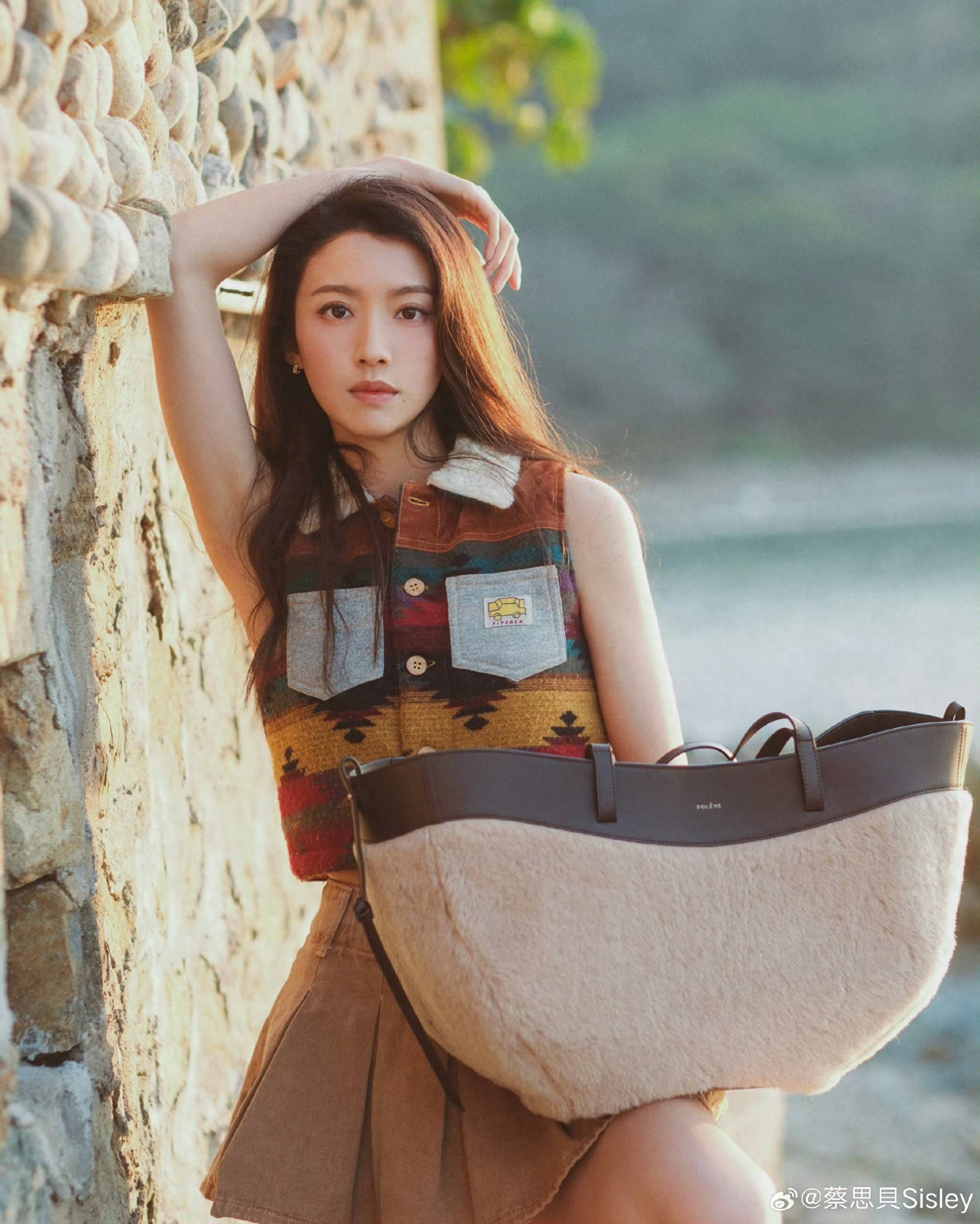 TVB视后穿吊带背心秀好身材！独自修理马桶，已经一年多无剧可拍