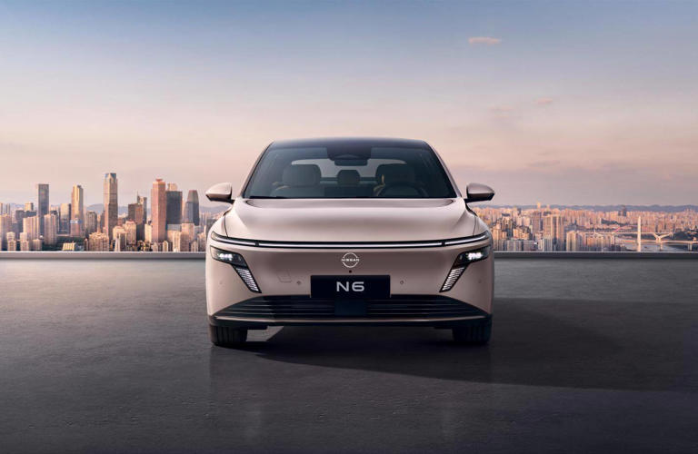 东风日产N6插混轿车亮相，续航升级打造舒适出行新选择