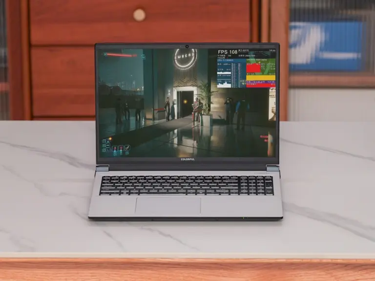 DLSS 4 帧率翻 4 倍！七彩虹隐星 P16 Pro 熊猫本 RTX 5060 实测