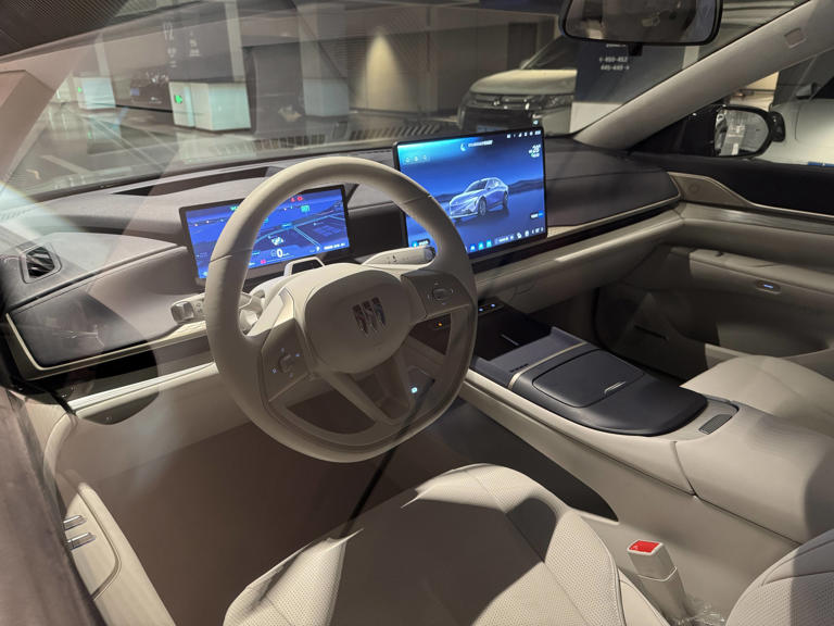 别克至境L7内饰揭秘：双屏+实体键，搭骁龙8775芯片，续航超1400km