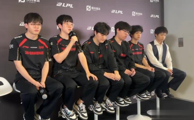 IG再次零封JDG，有望以一号种子进S赛，gala这次笑了