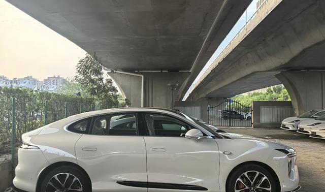 新款智己LS6现身，内／外新设计，首搭增程动力，纯电续航超450km