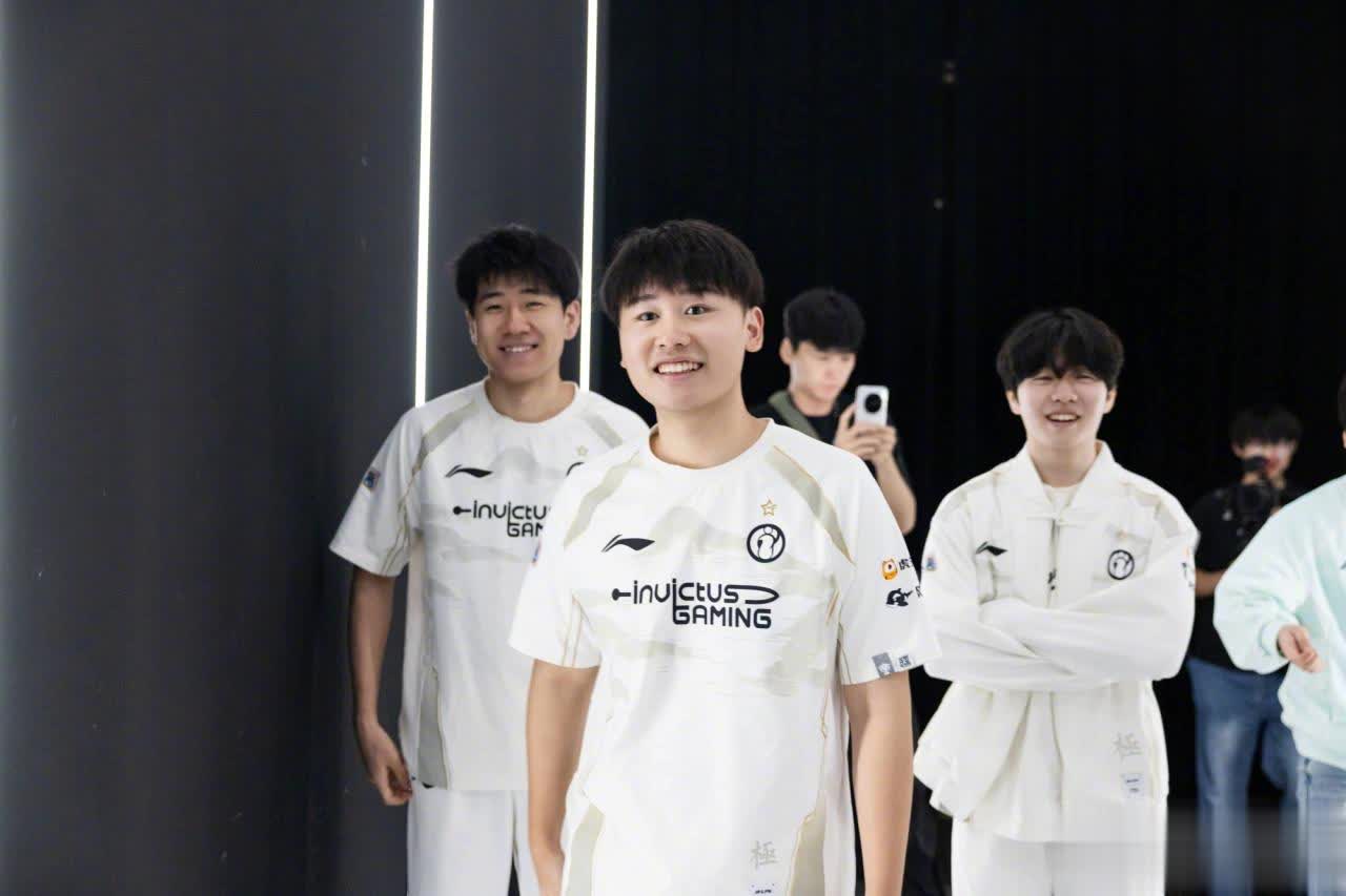 IG再次零封JDG，有望以一号种子进S赛，gala这次笑了