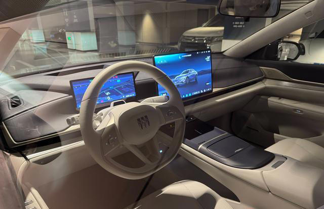 双屏内饰+实体按键／配高通8775芯片 别克至境L7内饰曝光