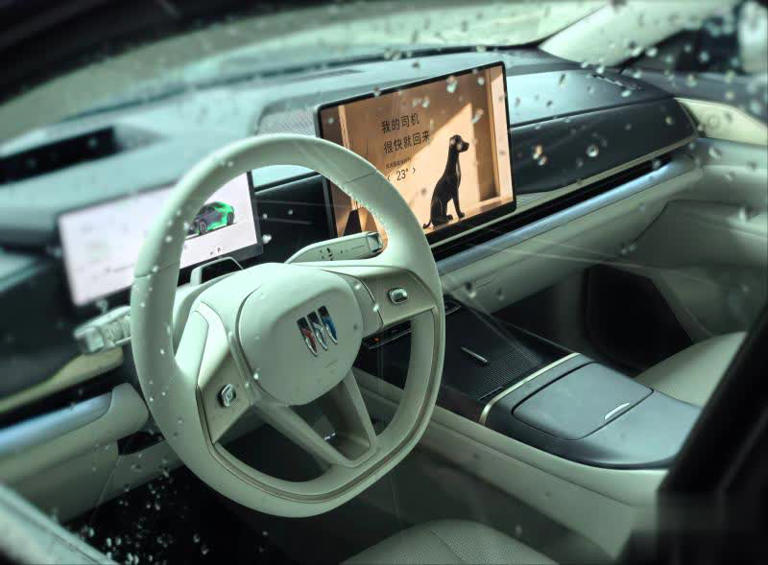 别克至境L7内饰谍照曝光 大尺寸HUD、双屏布局与怀挡结构