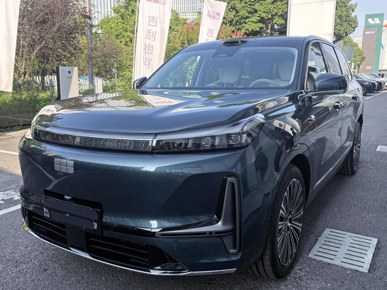 吉利银河M9到店：超5米2车身+1505km续航，三电机爆发707马力引关注