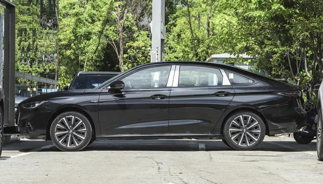 奇瑞又偷偷上市了一款新车！2.0T爆254马力，硬刚吉利星瑞