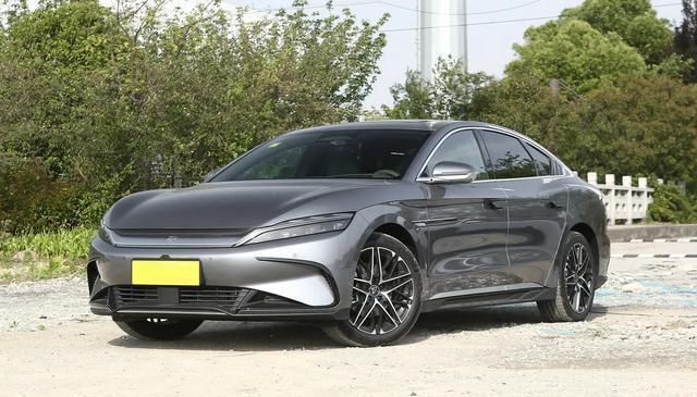 7月中大型轿车销量榜，小米SU7夺冠，汉第5，银河E8第30名。