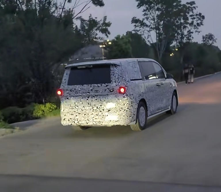 鸿蒙智行智界MPV路试谍照曝光：S7/R7同款前脸，预计明年上市