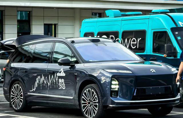 第三代蔚来ES8现身街头，大过问界M9+三激光雷达，配707马力