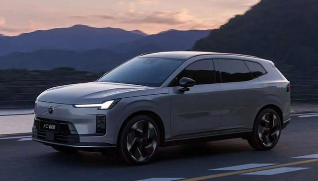 沃尔沃全新XC70终于要来了，SMA架构附身，超级混动技术是亮点