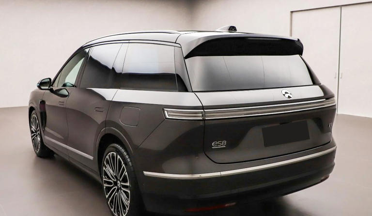 整车41.68万元起，全新蔚来ES8开启预售，标配空悬，3颗激光雷达