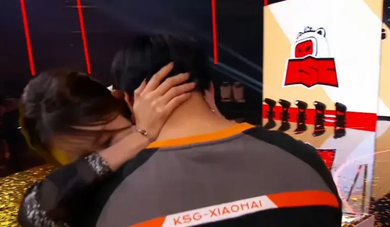 EWC双冠王！36岁小孩曾卓君再夺EWC街霸6冠军